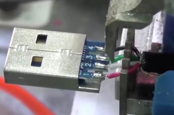 How to Connect Two USB Cables Together Safely